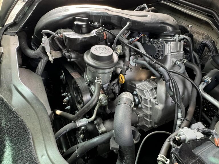 今日はPRY-Factoryで、TOYOTA ハイエース200 6型(TRH211) BLITZ スーパーチャジャー専用ECU施工でした！！ | ECM(ECU)コンピュータチューニング専門 ...